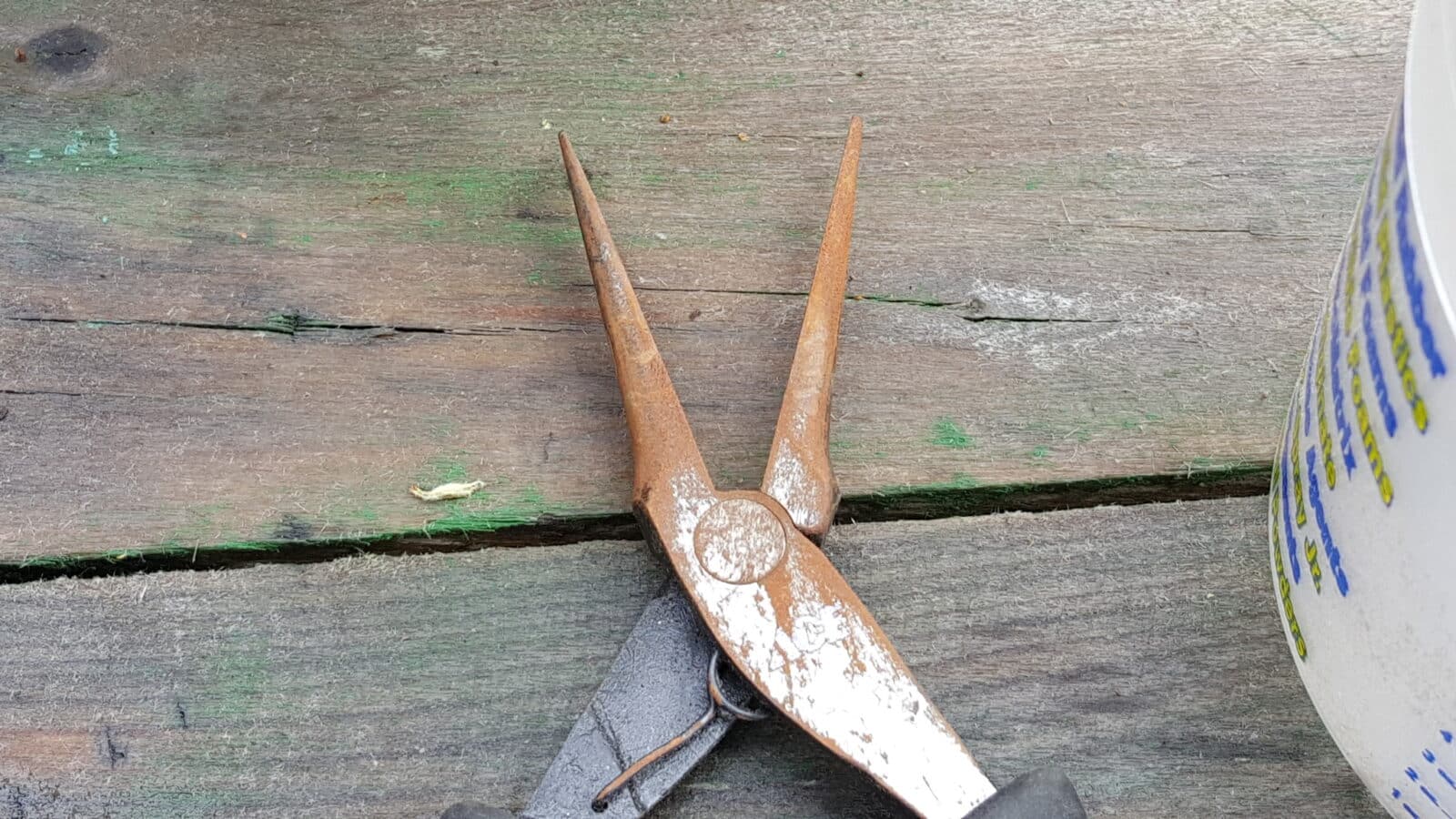 How to remove rust from a tool with apple cider vinegar - Ronin's Grips