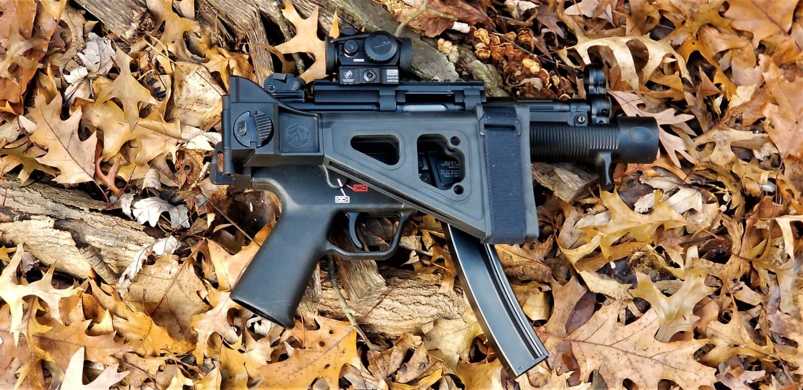 HK SP5K Photo Shoot In The Leaves - Ronin's Grips