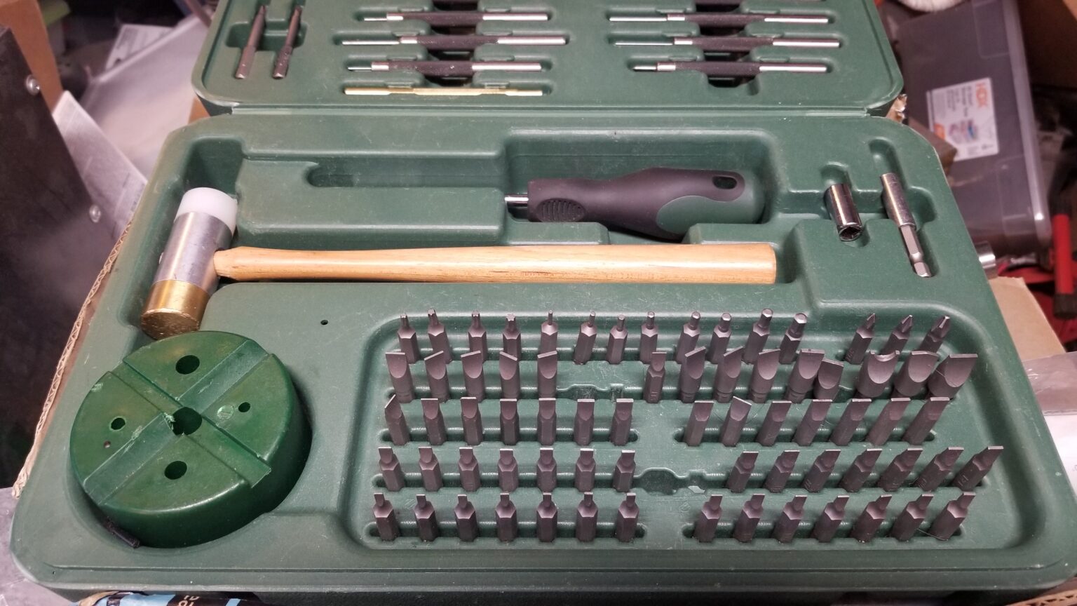 PSA AK-E Part 4: Customizing The Rifle - Ronin's Grips