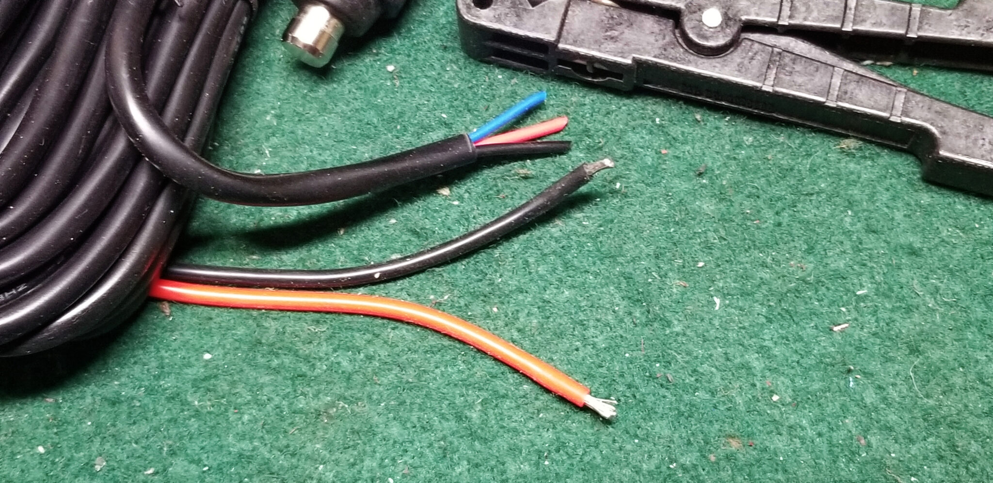 How To Easily Assemble A Removable LED Light Bar For Your Truck Or Car ...