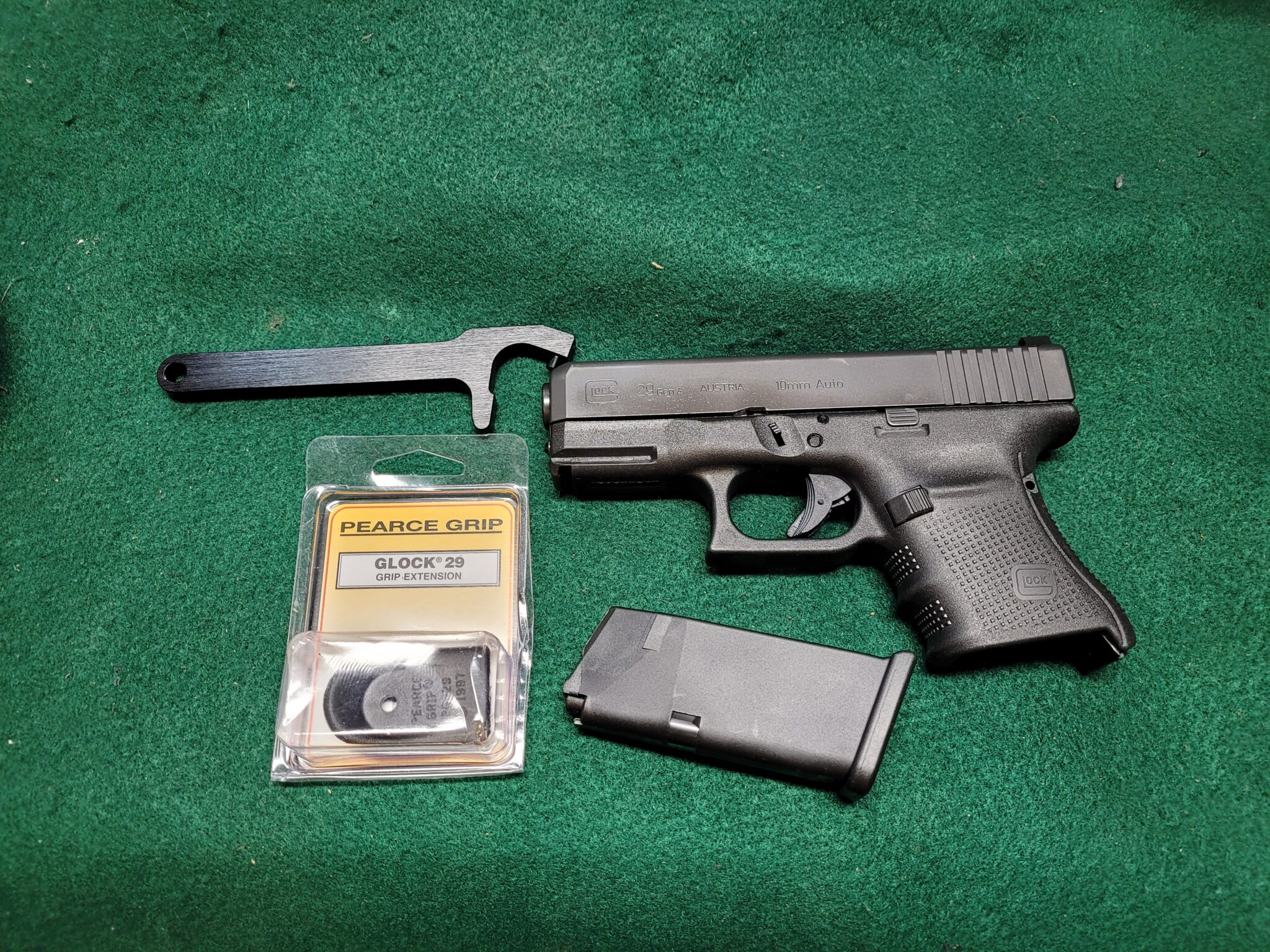 Installing a Pearce Grip Extension On A Glock 29 Magazine - Ronin's Grips