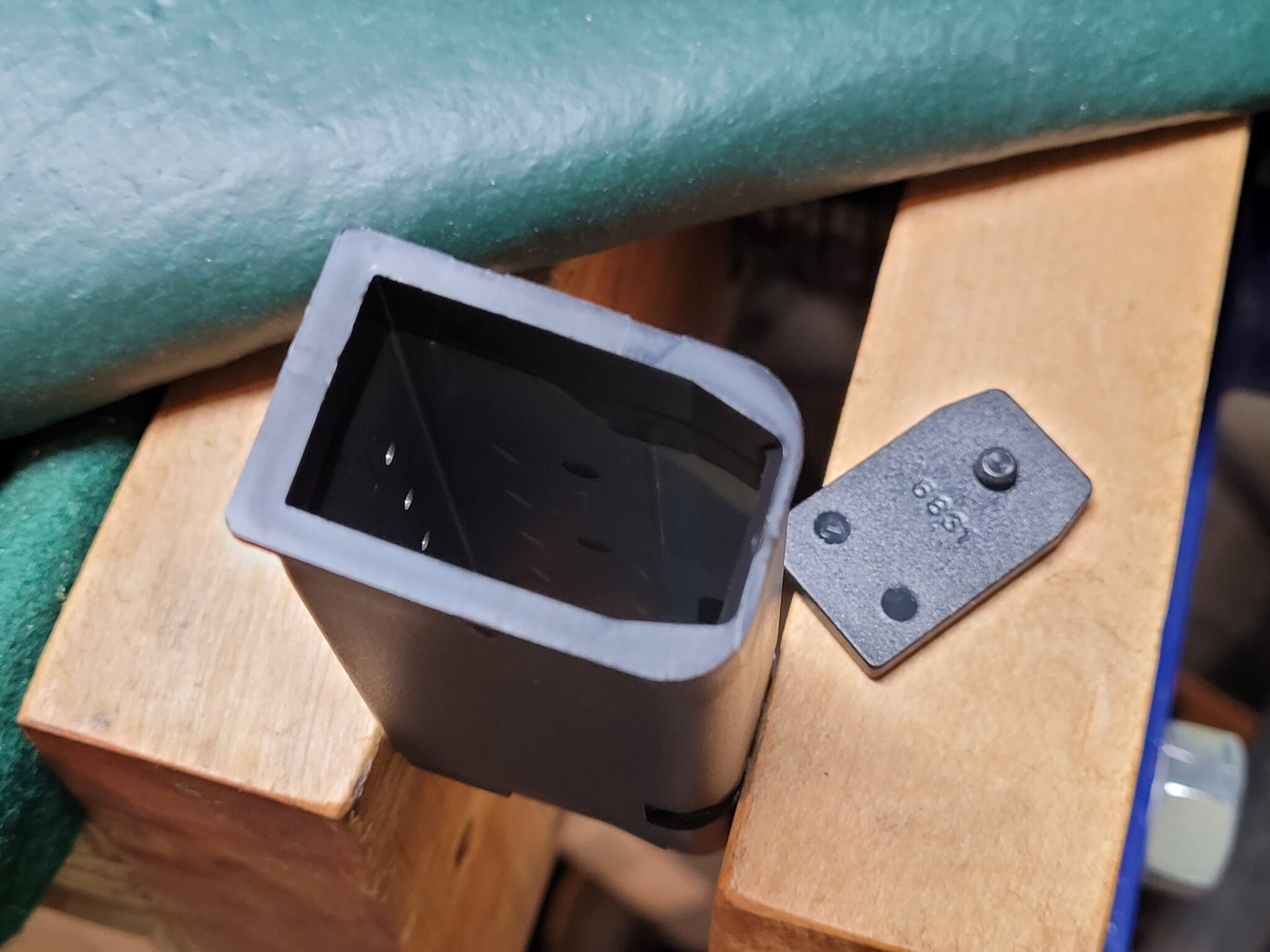 Installing a Pearce Grip Extension On A Glock 29 Magazine - Ronin's Grips