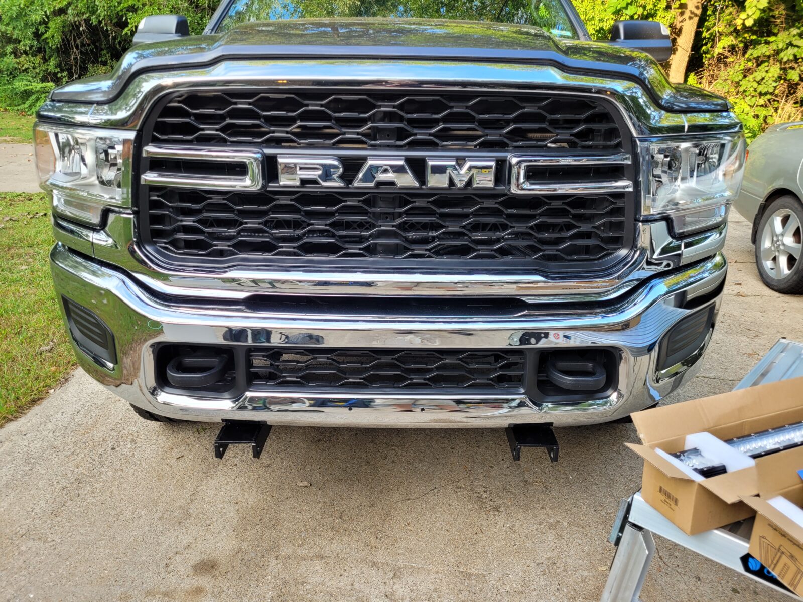 Adding a LED Light Bar and Amber LED Fog Light Behind The Grill Of a ...