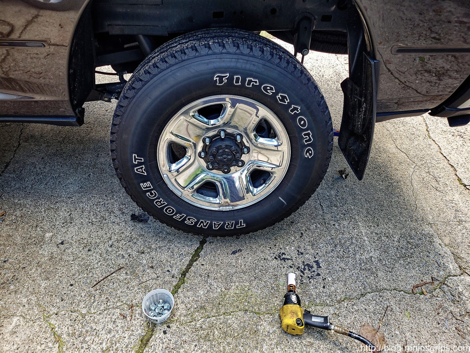 How to rotate heavy truck, SUV or van tires the easy way and not hurt ...