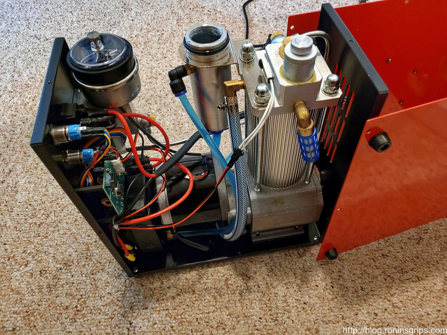 A Peek Inside the GX CS4 Compressor - Ronin's Grips