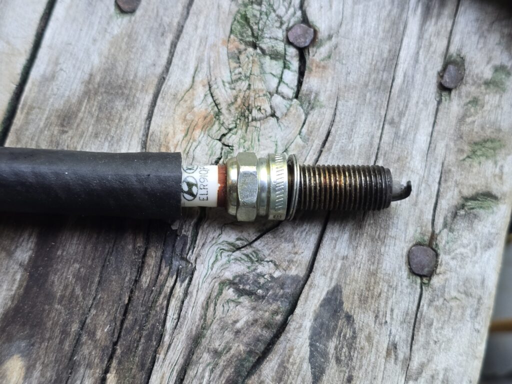 How to insert spark plugs without a dedicated socket - Ronin's Grips